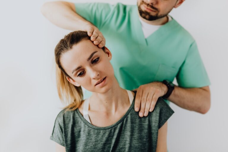 Kinky Neck? 5 Tips to Get Rid of That Neck Pain - Dr. Slovin